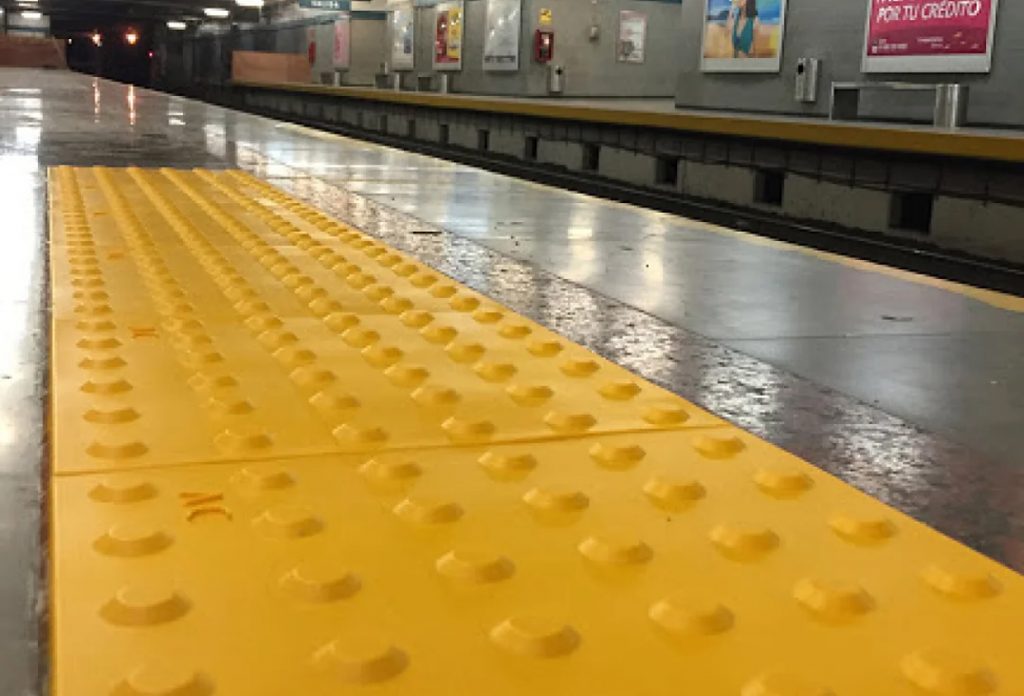 Piso Podotáctil PVC (alerta) – 30 cm. x 30 cm. - Newplayshop